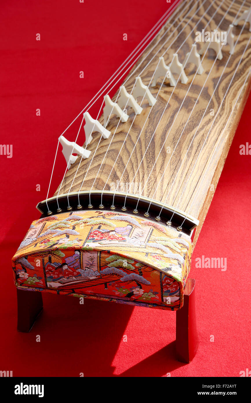 Koto japanese musical instrument Banque de photographies et d’images à ...