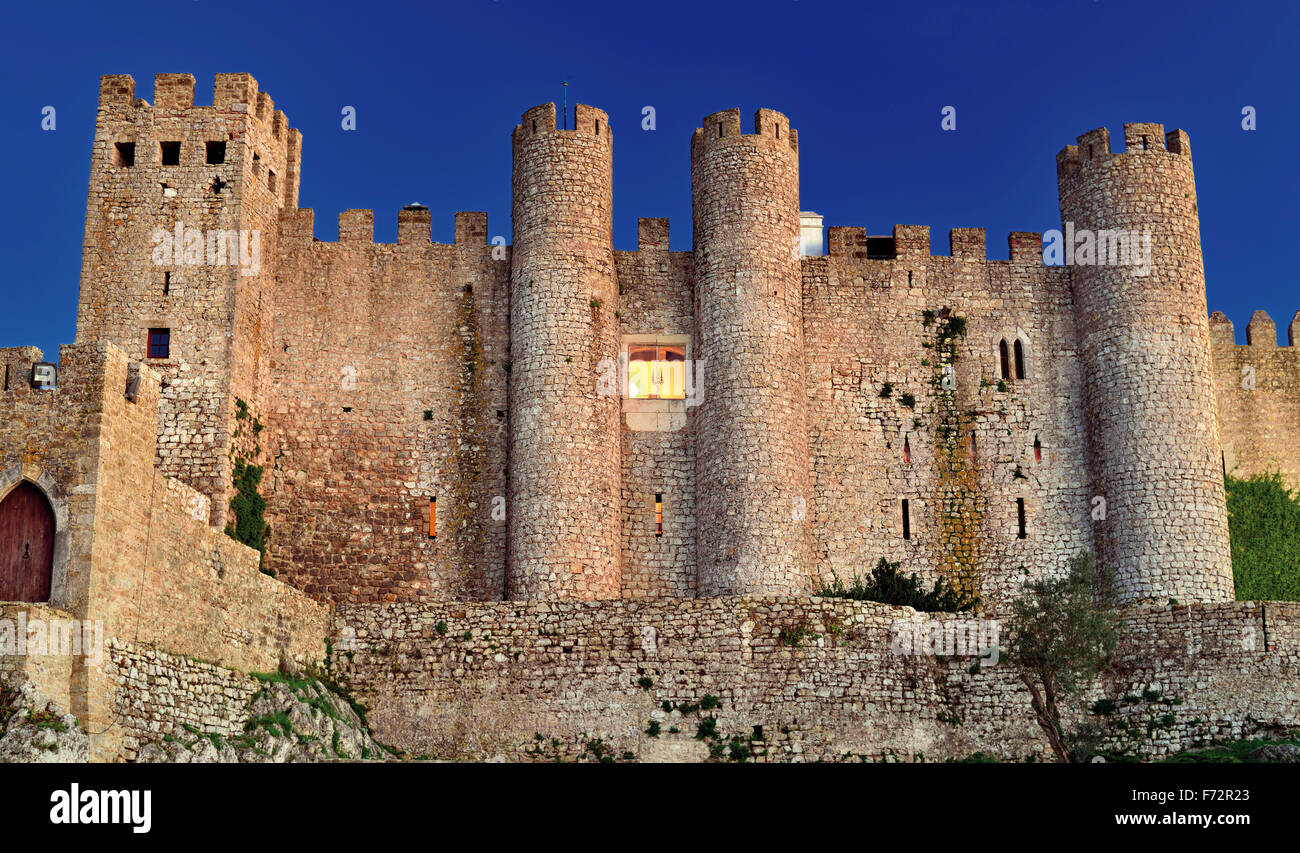 Portugal : château médiéval et le village historique de Pousada Óbidos ...