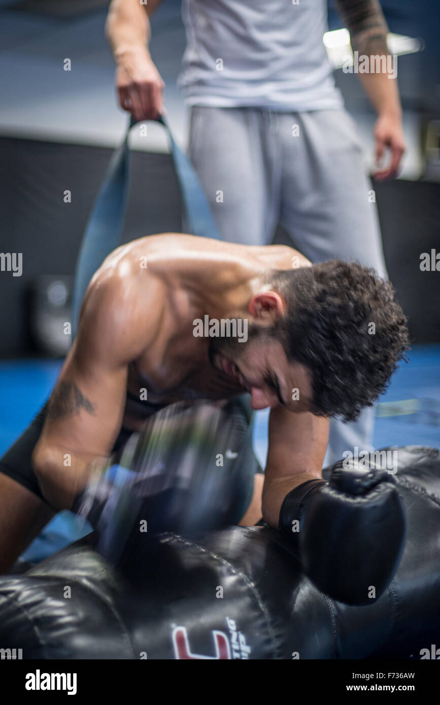 Mma fighter training Banque de photographies et d’images à haute ...