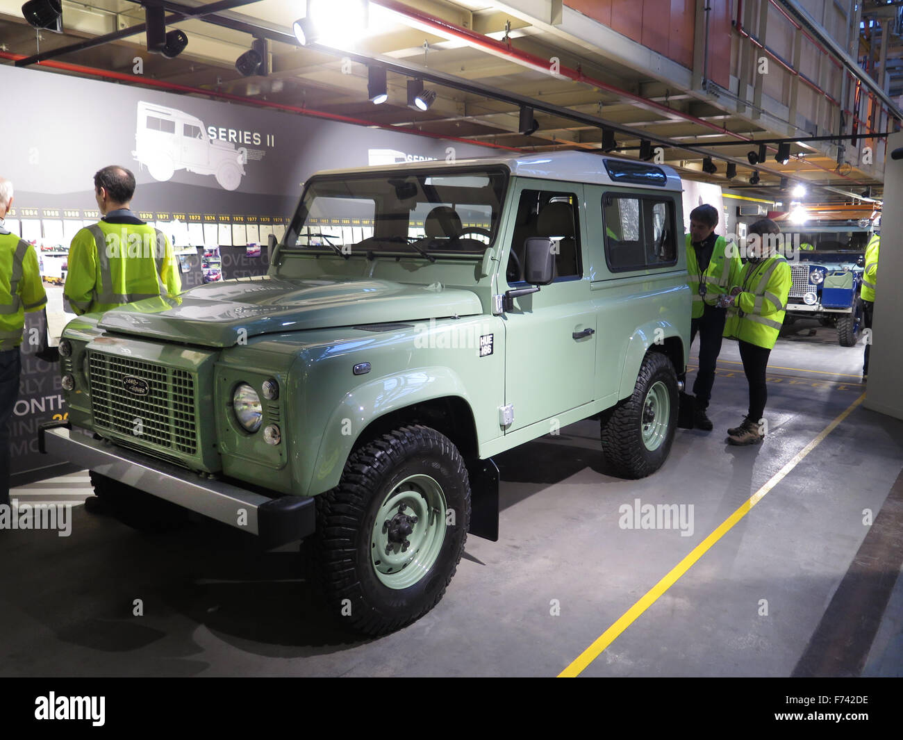 Land rover defender heritage Banque de photographies et d’images à ...