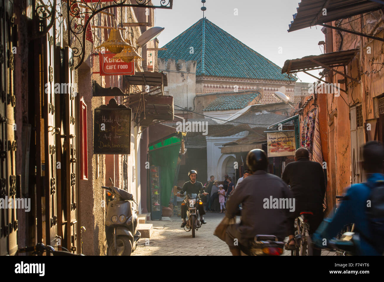Streets marrakech medina morocco africa Banque de photographies et d ...