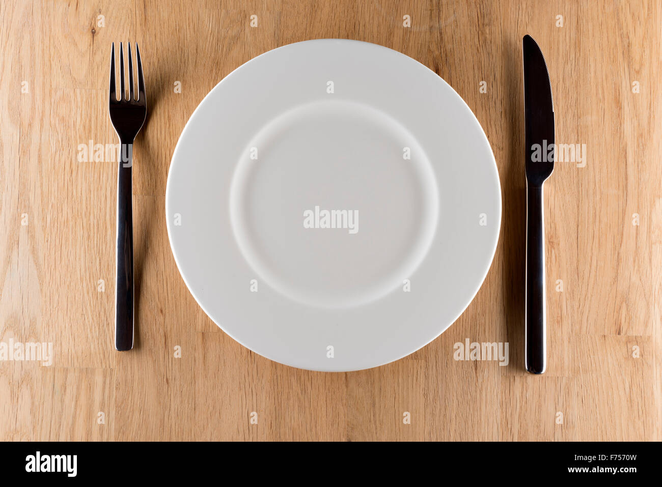 Assiette fourchette et couteau Banque de photographies et d’images à ...