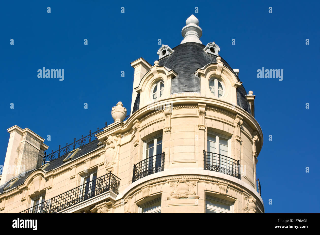 Coupole dome balcon paris Banque de photographies et d’images à haute ...