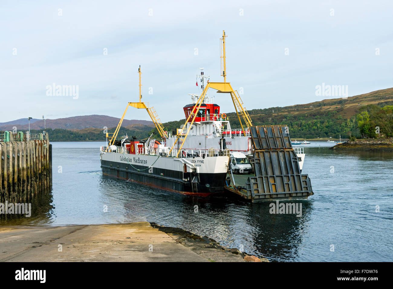 L'Lochaline à Fishnish (île de Mull) car-ferry 'Loch Fyne' à Lochaline ...