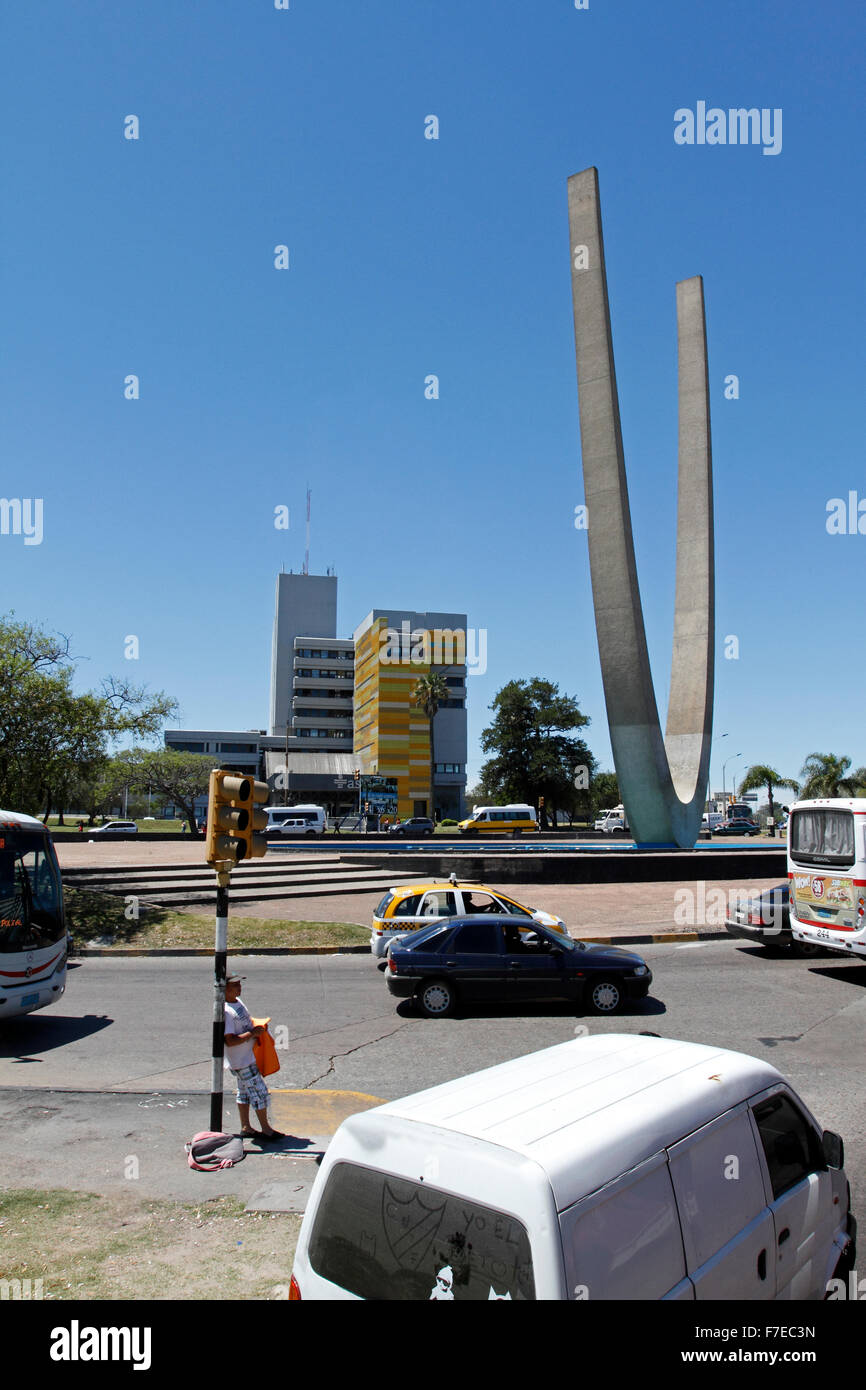 Monument à Luis Batlle Berres dans la Plaza Cuernos de Batlle. C'est le ...