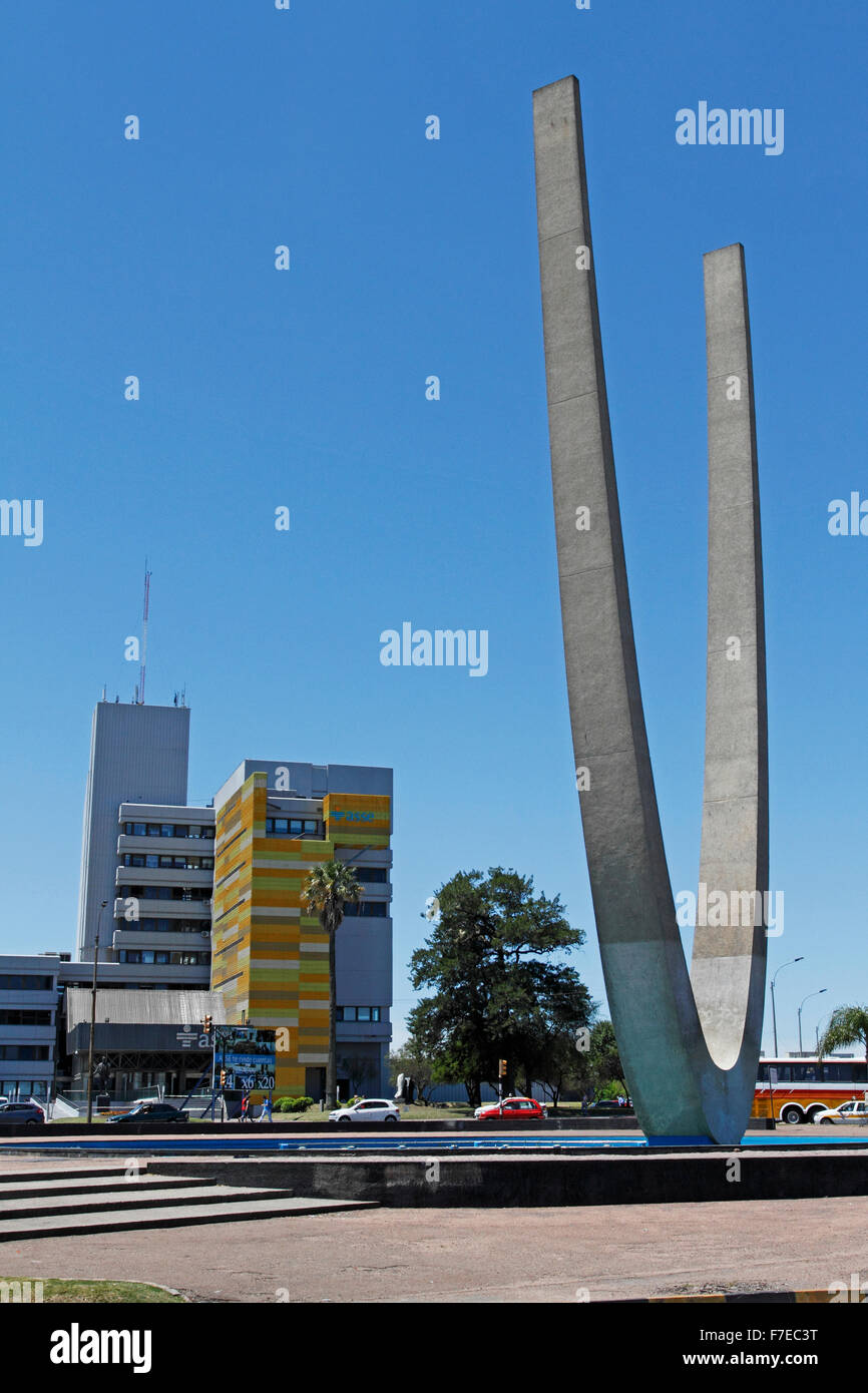 Monument à Luis Batlle Berres dans la Plaza Cuernos de Batlle. C'est le ...
