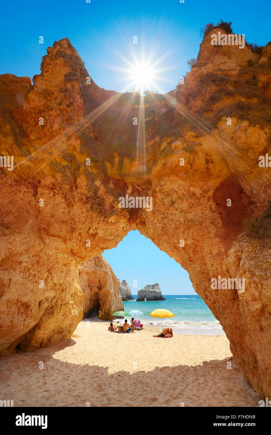 Rochers de la plage algarve Banque de photographies et d’images à haute ...