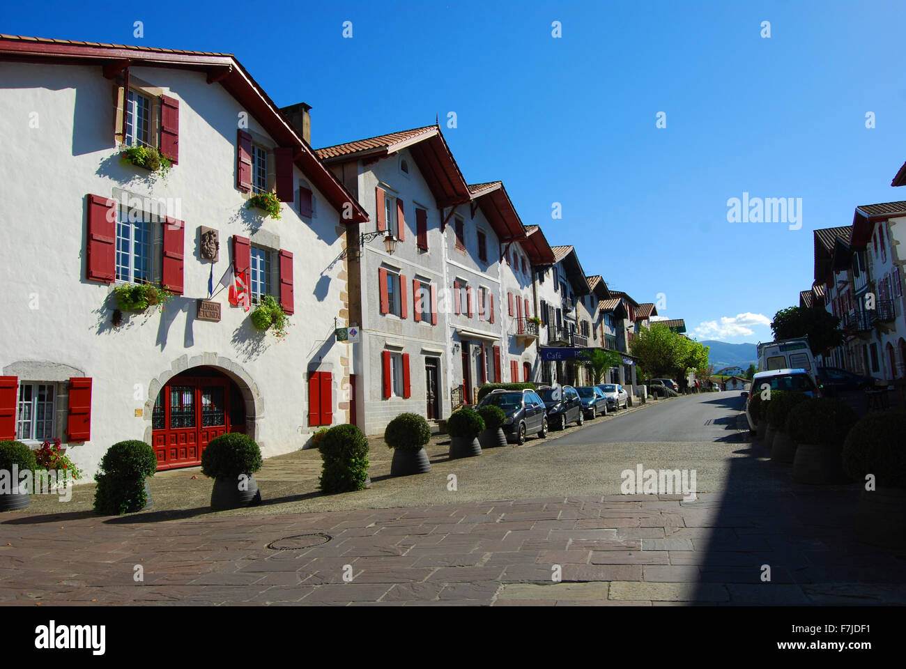 Basque village ainhoa Banque de photographies et d’images à haute ...
