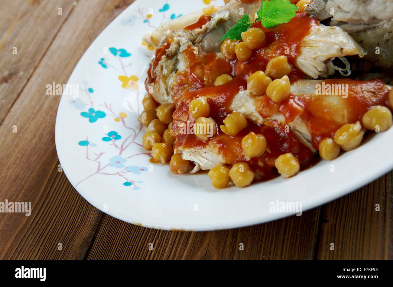 Chtitha - poulet ragoût de poulet avec les pois chiches et la sauce ...
