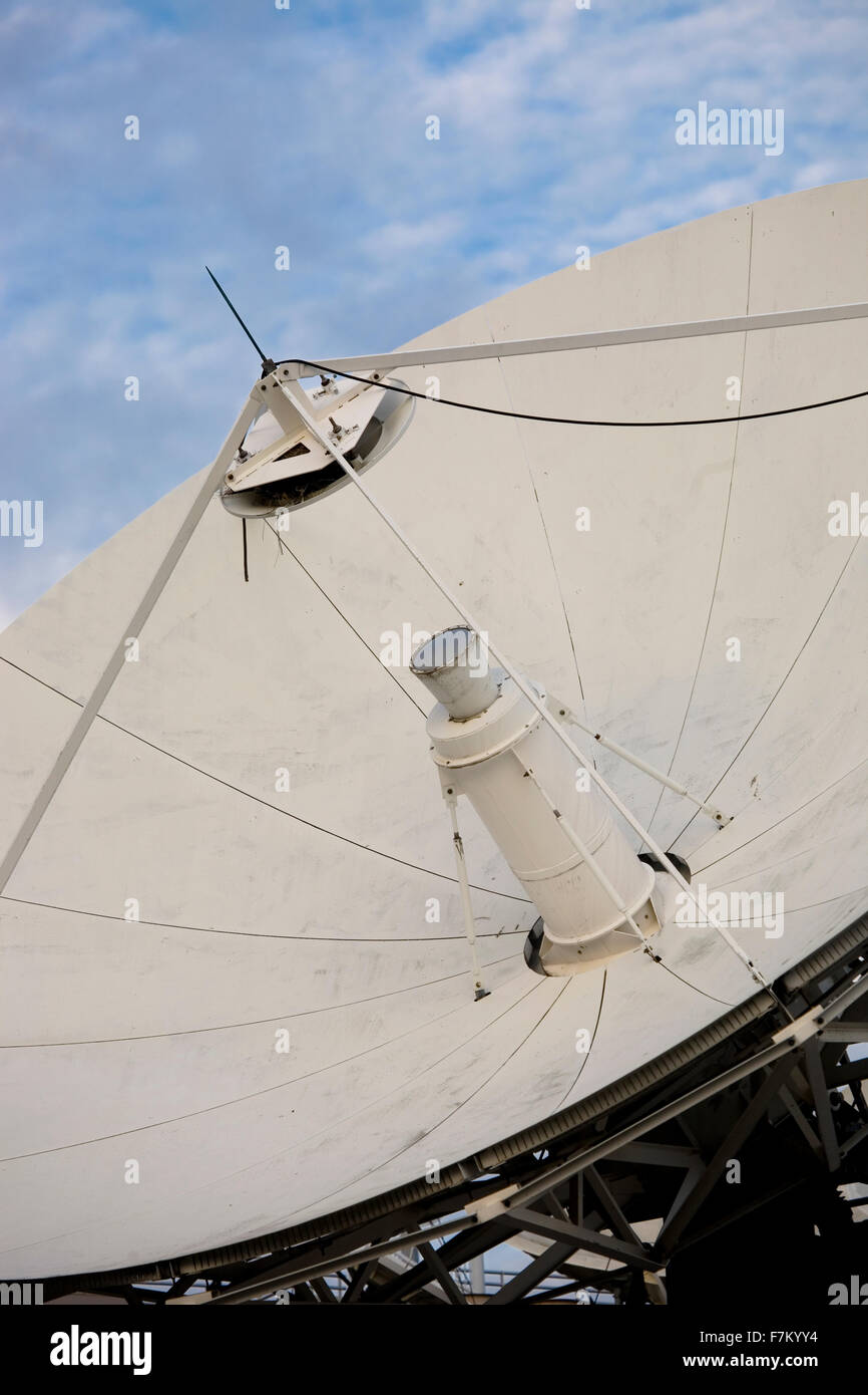 Grande antenne parabolique Banque de photographies et d’images à haute ...
