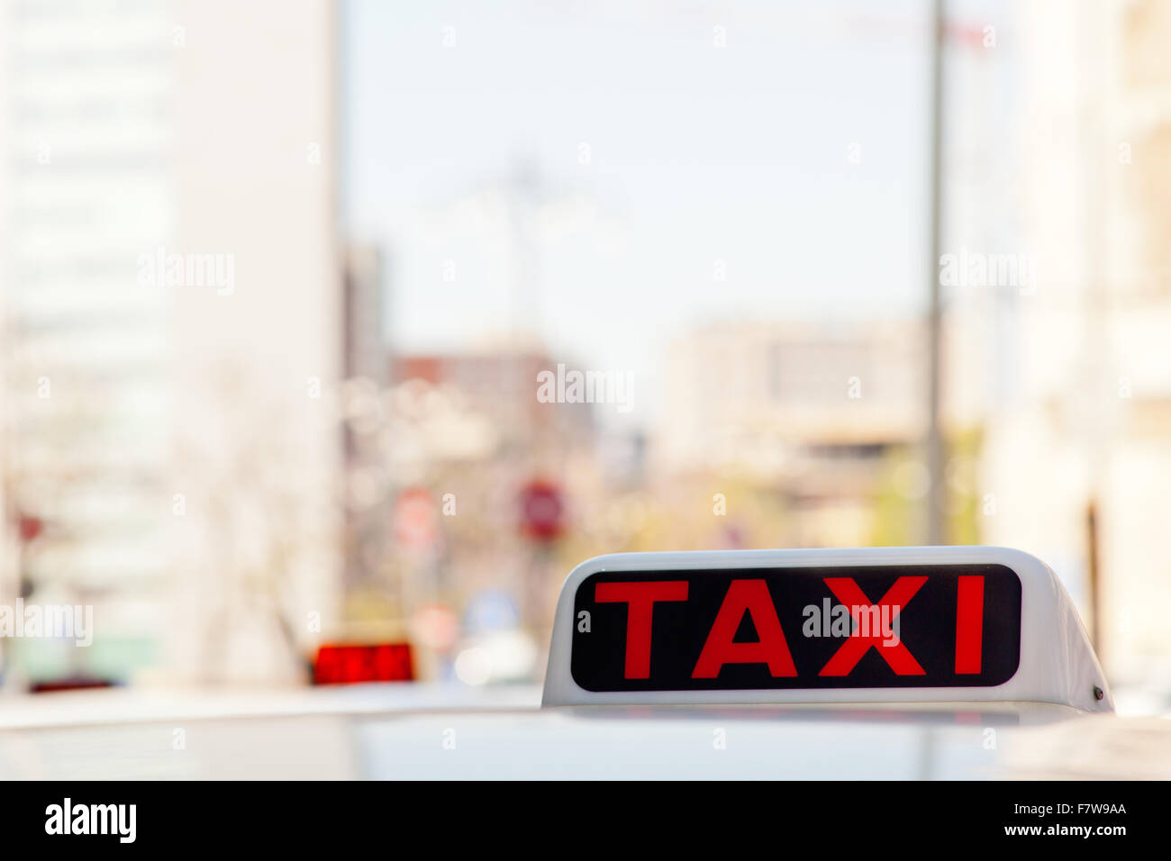 Taxi blanco Banque de photographies et d’images à haute résolution - Alamy