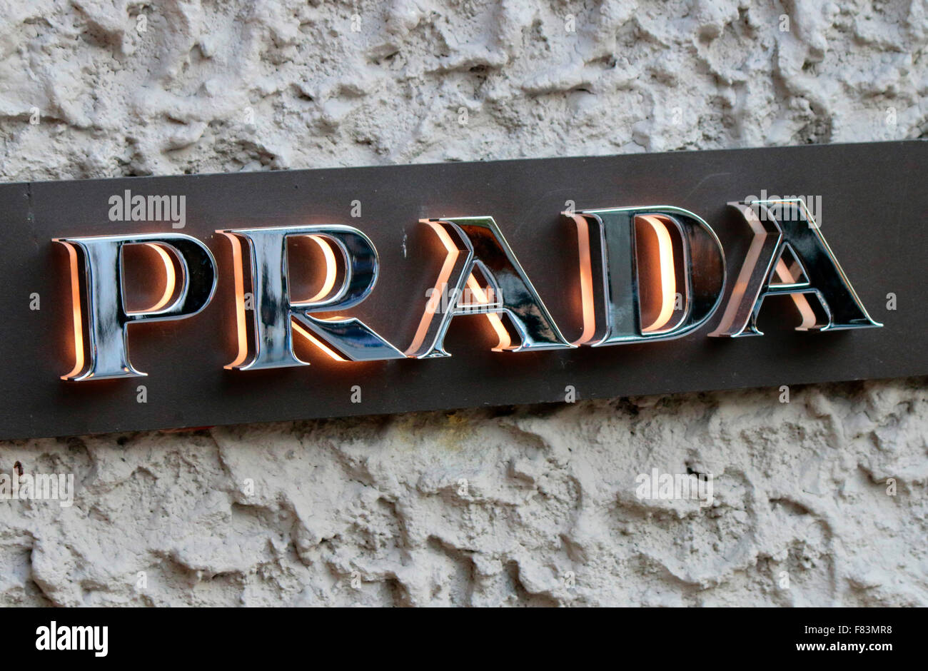 Prada logo Banque de photographies et d’images à haute résolution - Alamy