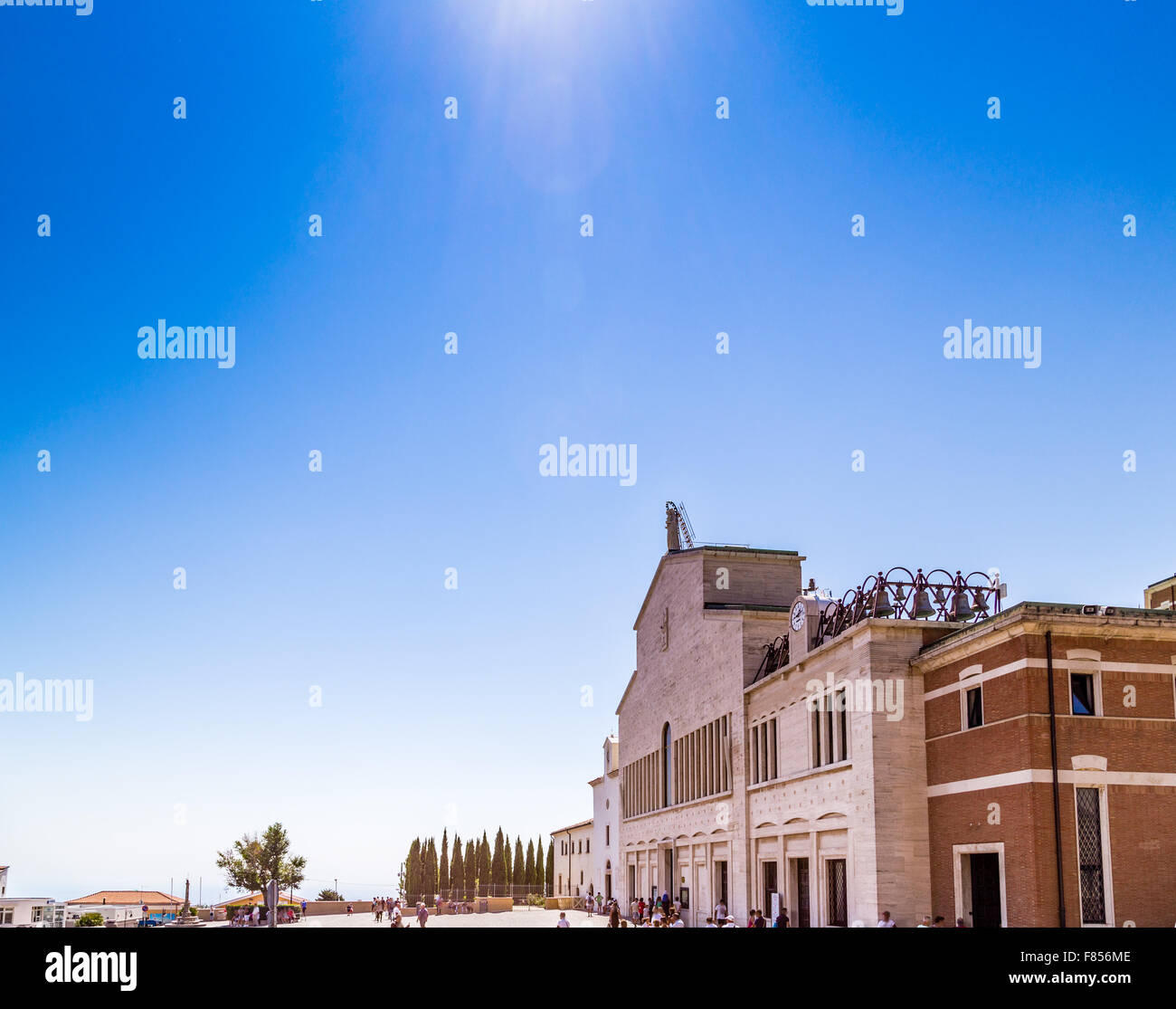 Vue extérieure de l'église Sainte Marie des Grâces, dans le sanctuaire ...