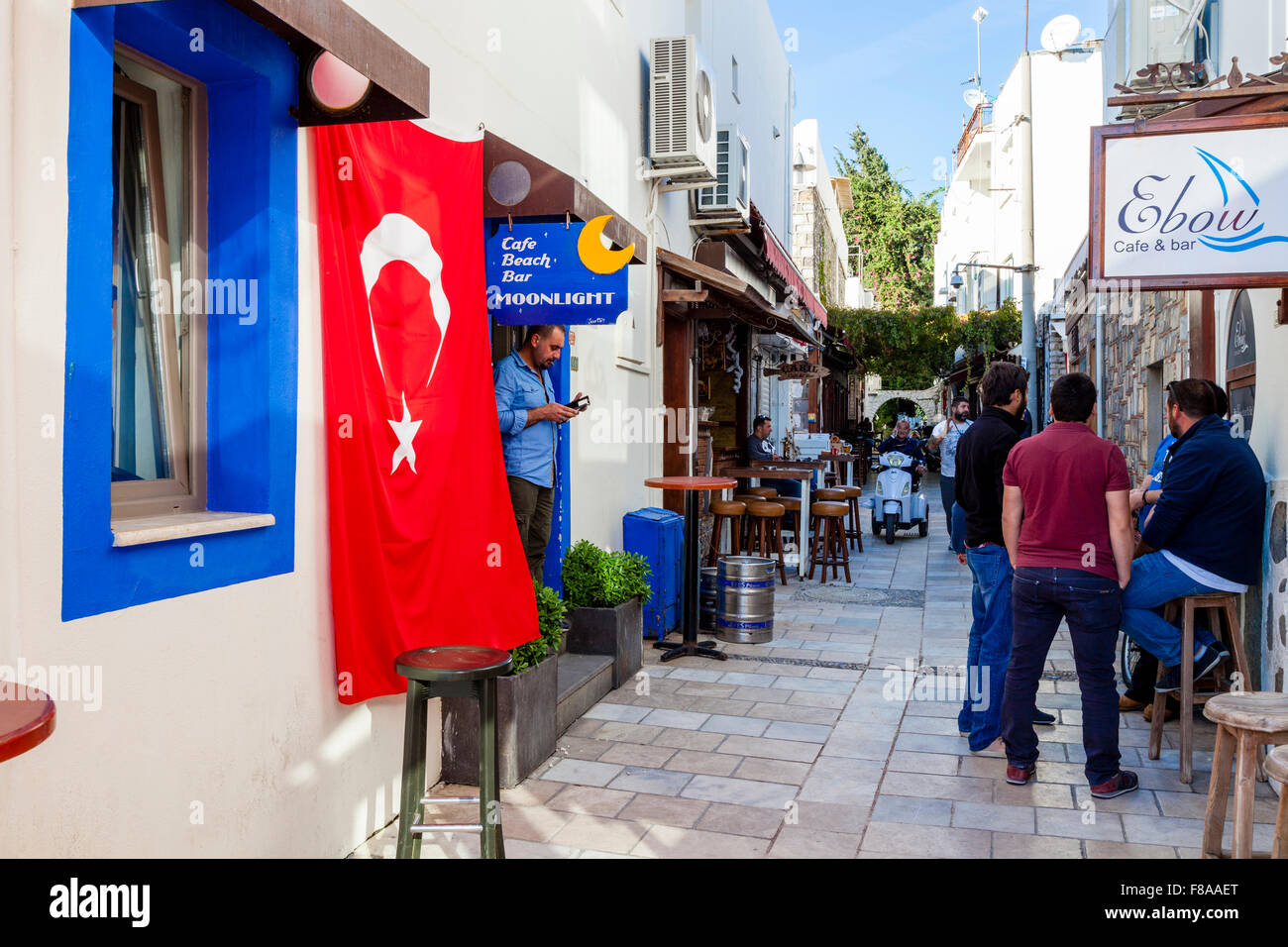 Bodrum bar rue plage Banque de photographies et d’images à haute ...