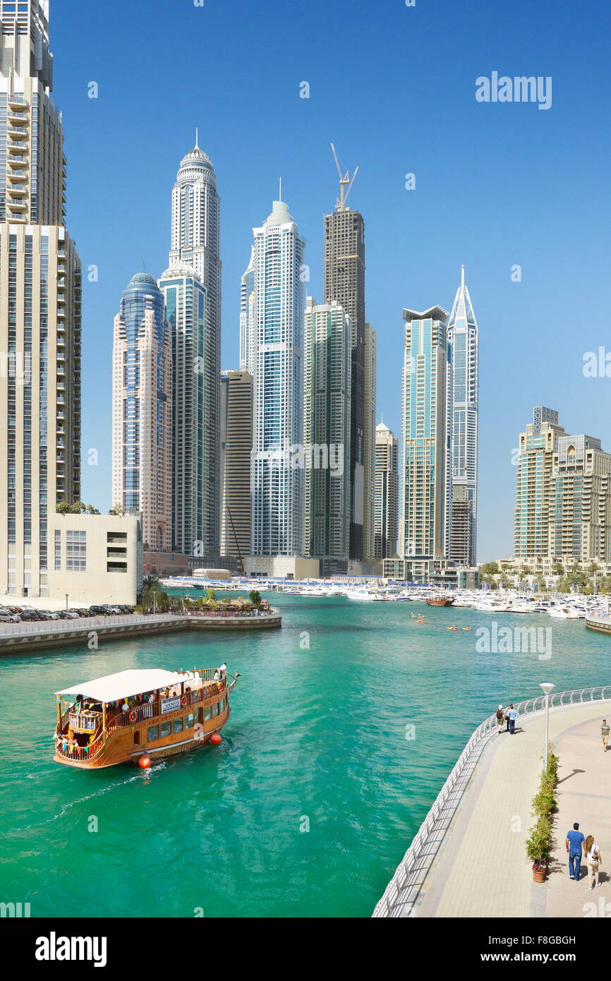 Dubai lointain du centre ville de dubai Banque de photographies et d ...