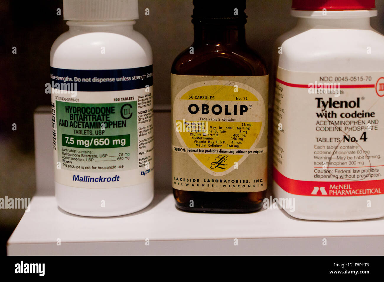 Bouteilles de médicaments Banque de photographies et d’images à haute ...