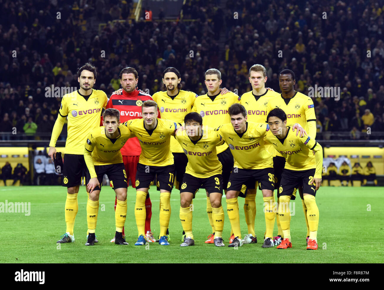 Dortmund, Allemagne. Dec 10, 2015. L'équipe de Dortmund pose pour une ...