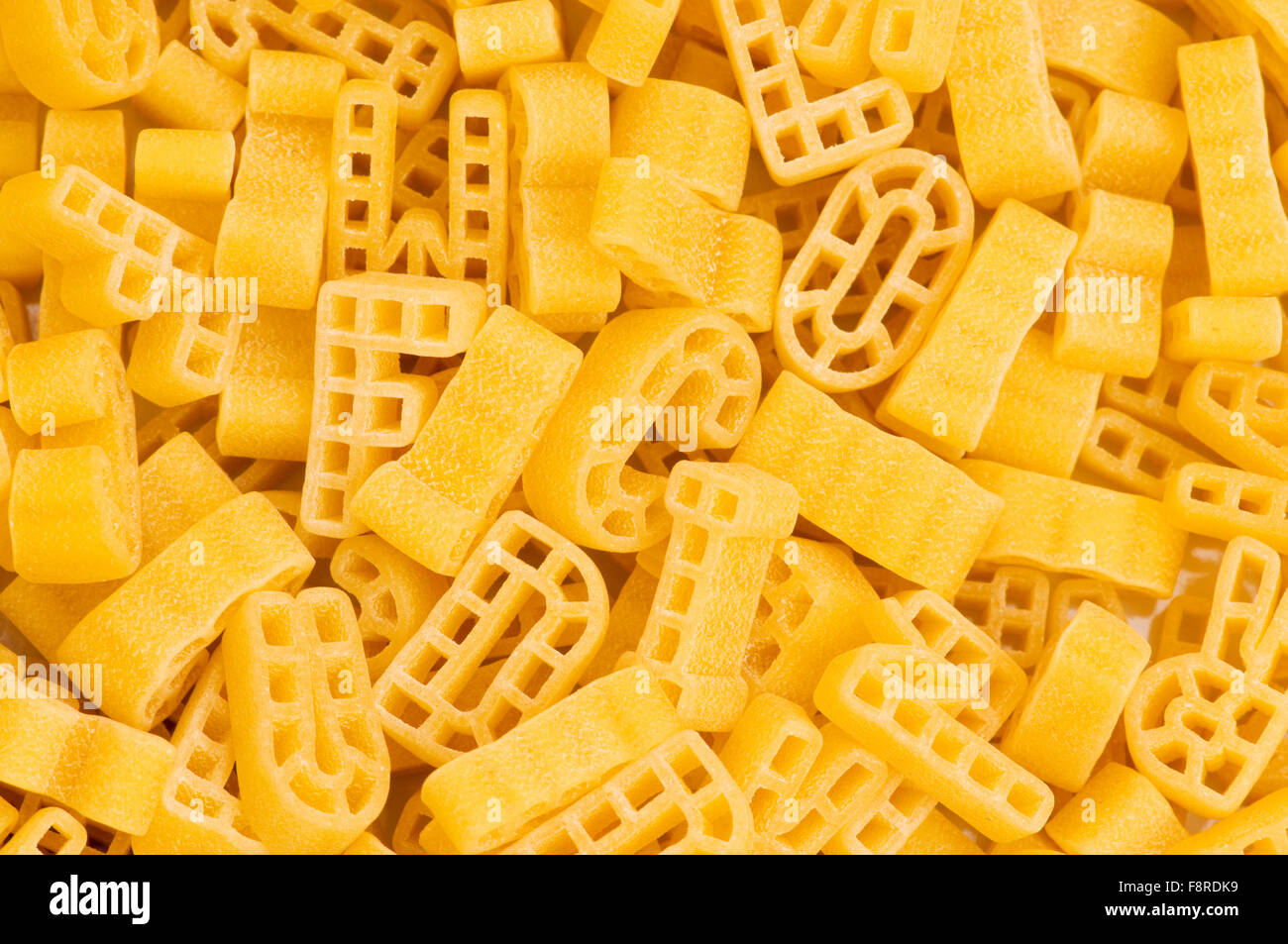 Close up de pâtes italiennes en forme - alphabet Photo Stock - Alamy