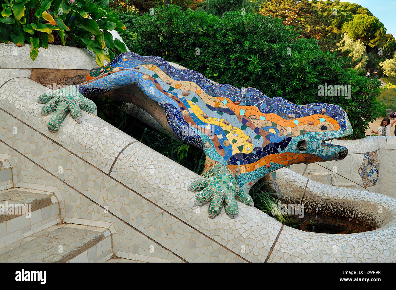 Dragon ou El drac, mosaïque à l'entrée de Parc Güell, Barcelone ...