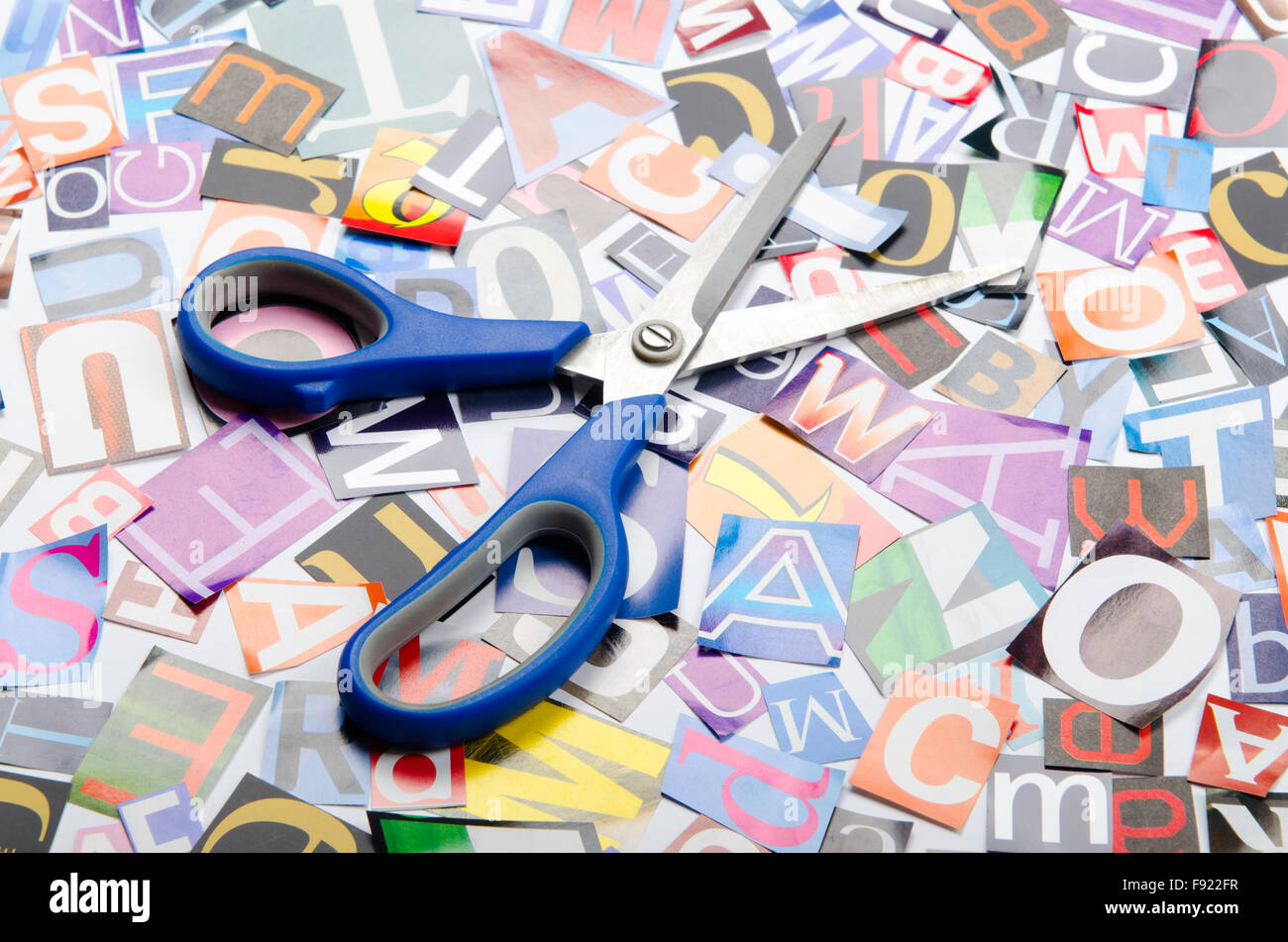 Newspaper magazine alphabet letters numbers Banque de photographies et ...