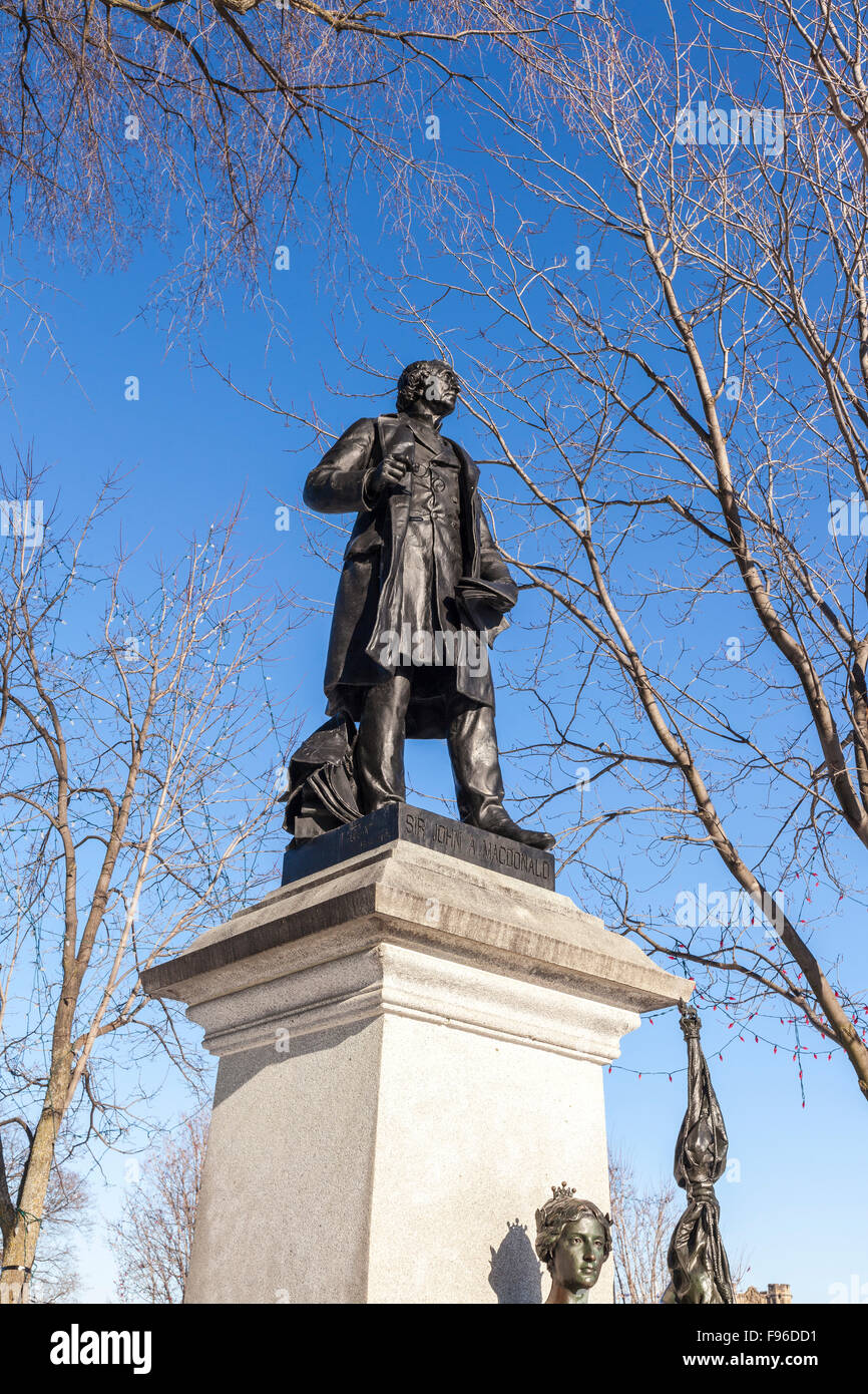 John a macdonald statue Banque de photographies et d’images à haute ...
