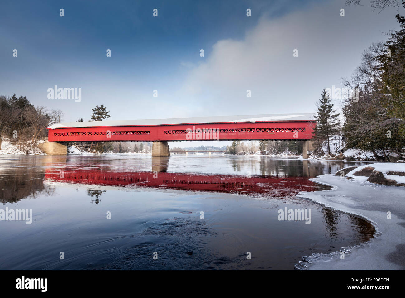 Pont couvert de Wakefield, une réplique en bois du pont couvert Gendron ...