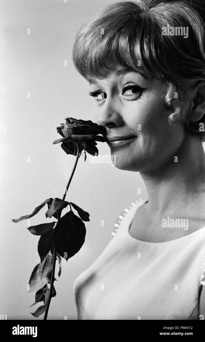 Liselotte pulver Banque d'images noir et blanc - Alamy