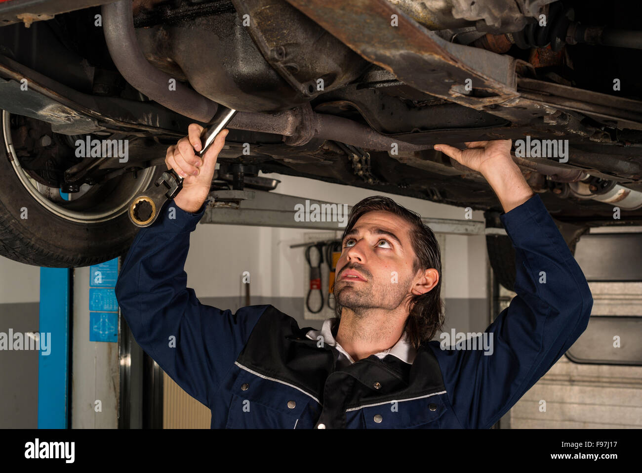 Automobile Check Banque d'image et photos - Alamy