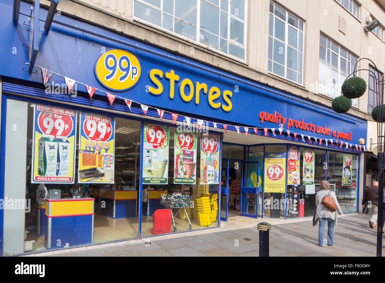 99p shops Banque de photographies et d’images à haute résolution - Alamy