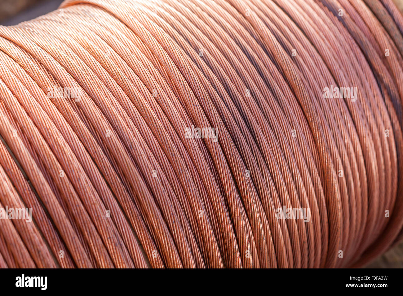 Les grandes bobines de câble électrique horizontal shot Photo Stock - Alamy