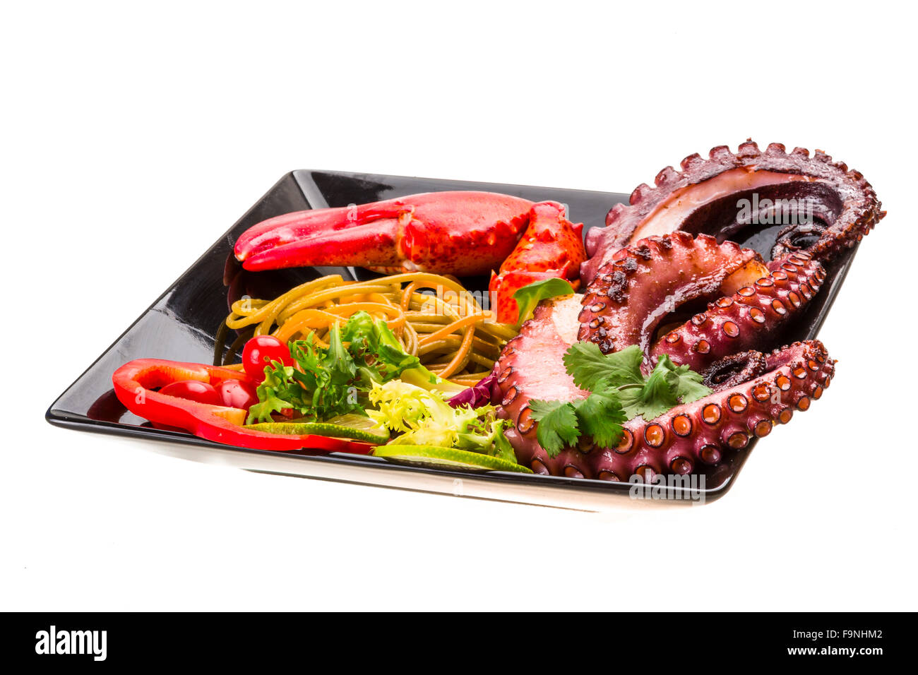 Pâtes aux fruits de mer avec octopus et jambe de homard Photo Stock - Alamy