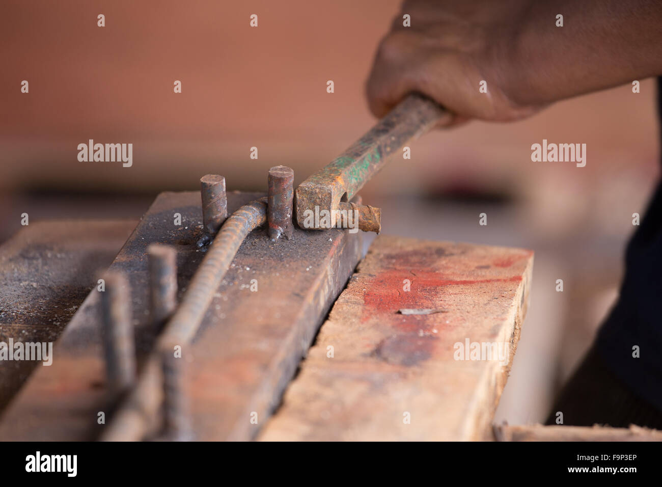 Pliage acier Banque de photographies et d’images à haute résolution - Alamy