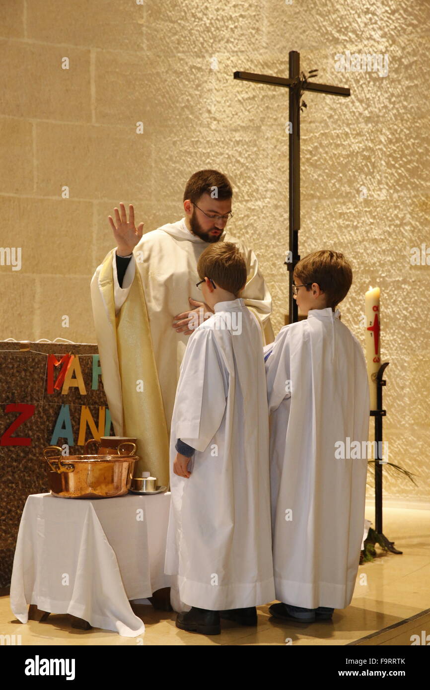 Baptême adulte catholique Banque d'image et photos - Alamy