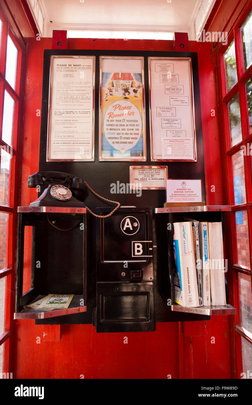 Red phone box interior Banque de photographies et d’images à haute ... Red phone box interior Banque de photographies et d’images à haute ...