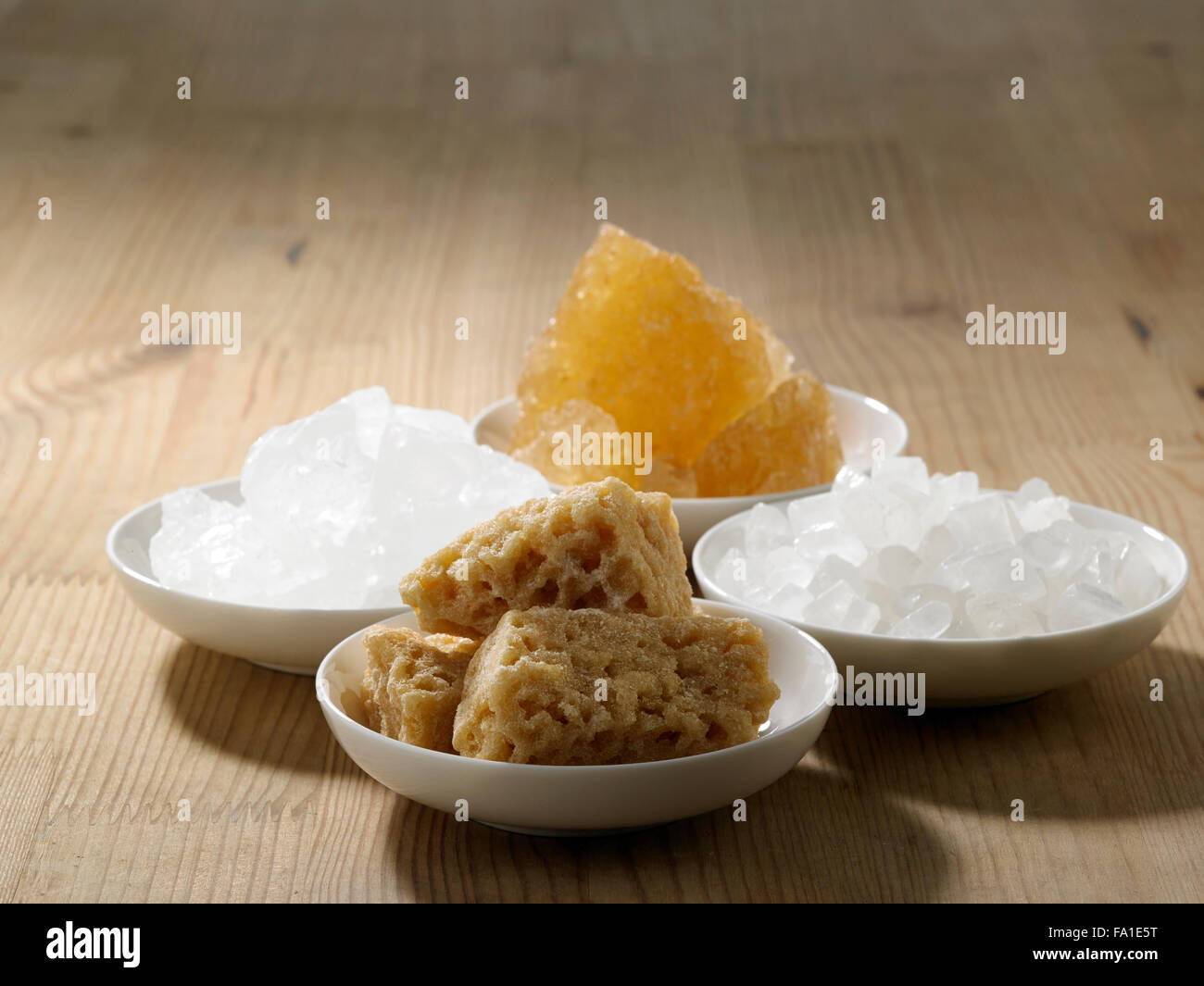 Types de sucre dans des bols blancs Banque de photographies et d’images ...