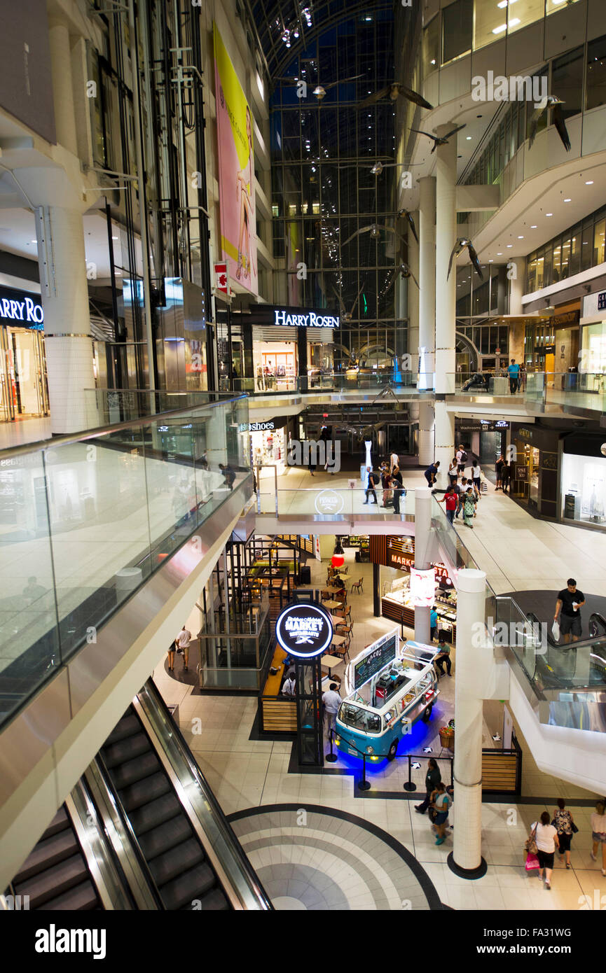 Toronto eaton centre interior Banque de photographies et d’images à ...