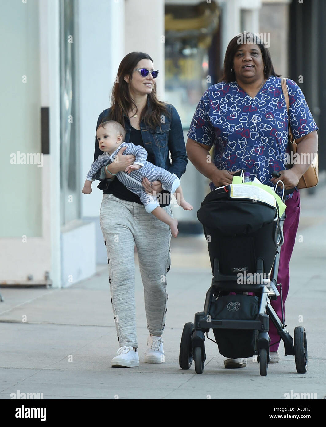 Jessica Biel repéré à se promener avec son fils Silas Randall ...
