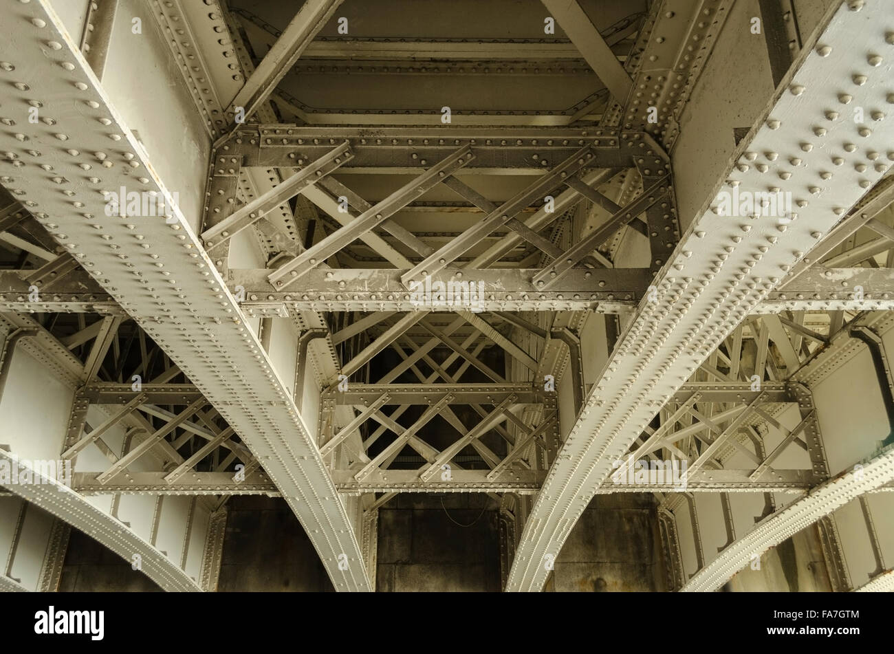 Pont routier en poutres d'acier Banque de photographies et d’images à ...
