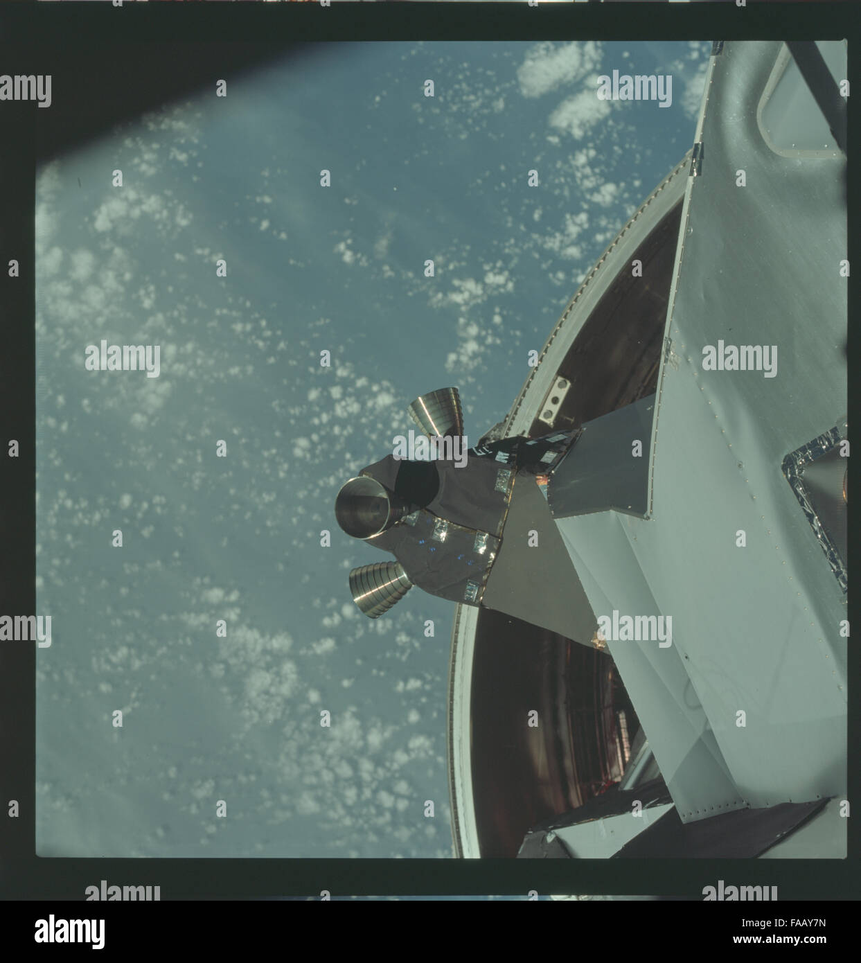 Cette archive présente les photos inédites d'Apollo 9, mettant en ...