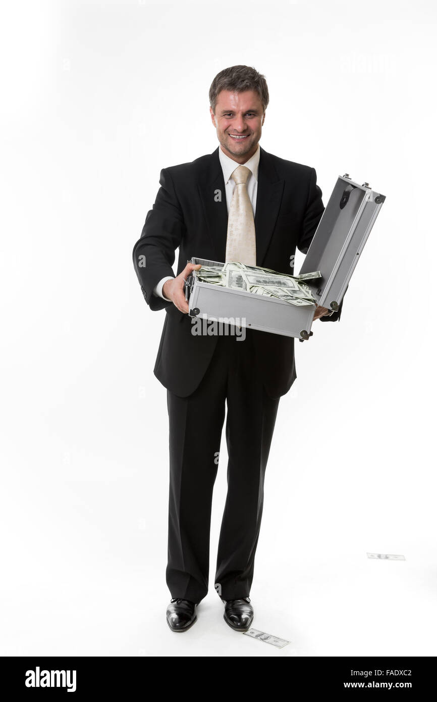 L'homme surpris avec une valise pleine de dollars. Portrait avec une valise d'argent. L'homme a ...