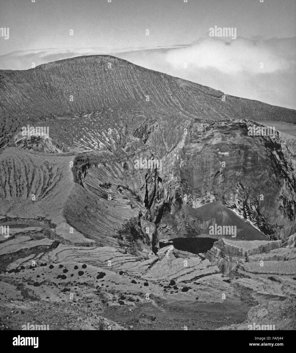 Volcan irazu Banque d'images noir et blanc - Alamy