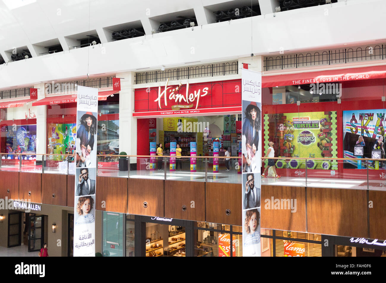 Hamleys interior Banque de photographies et d’images à haute résolution - Alamy