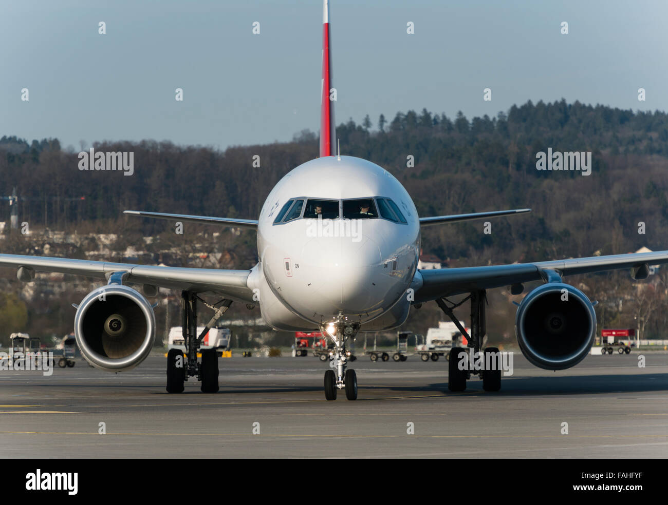 Airbus a320 nose landing gear Banque de photographies et d’images à ...