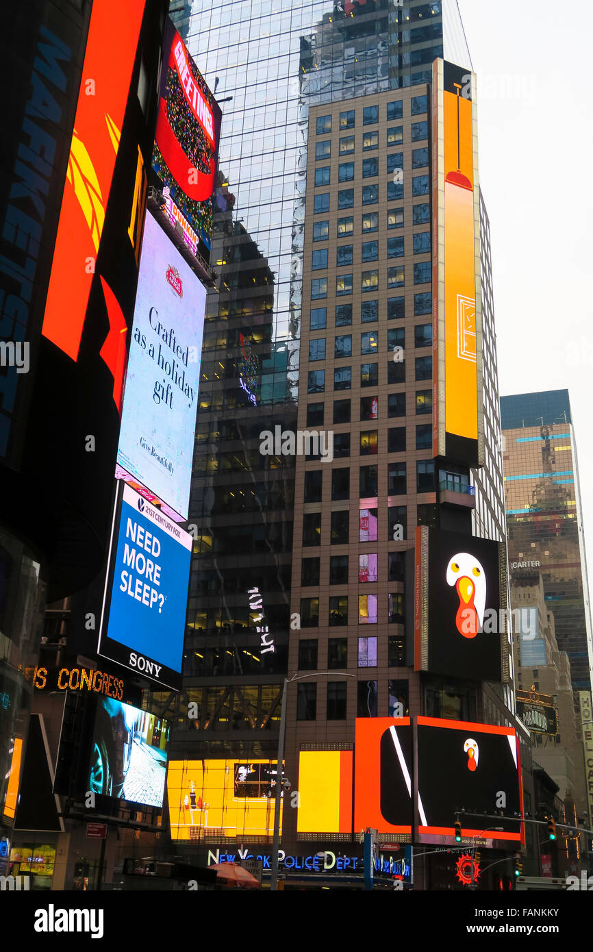 Panneaux publicitaires la nuit Banque de photographies et d’images à ...
