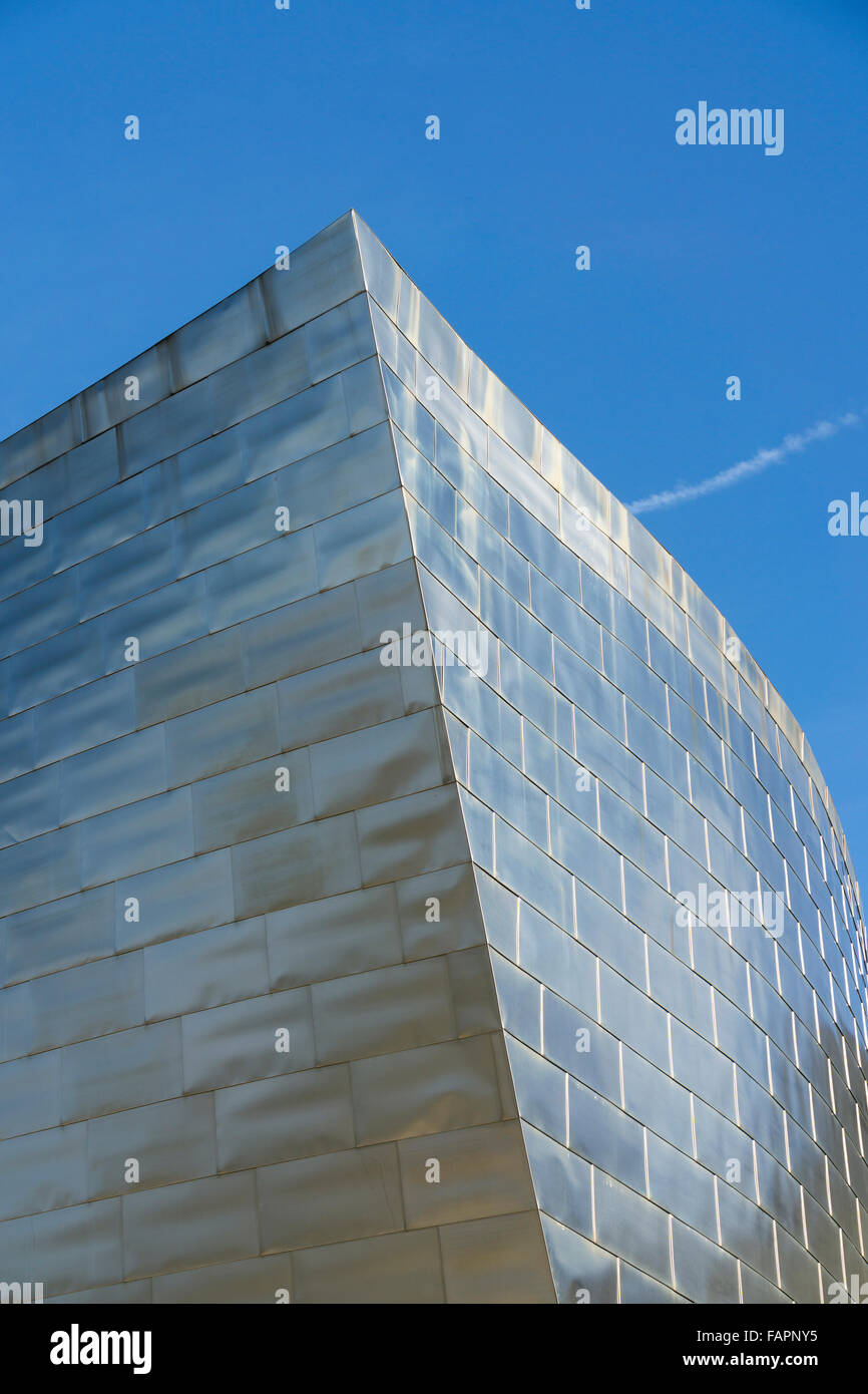 Reflective cladding Banque de photographies et d’images à haute ...