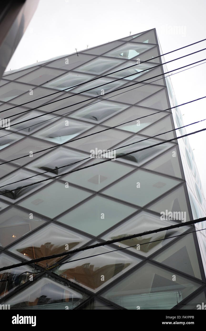 Prada building in omotesando tokyo Banque de photographies et d’images ...
