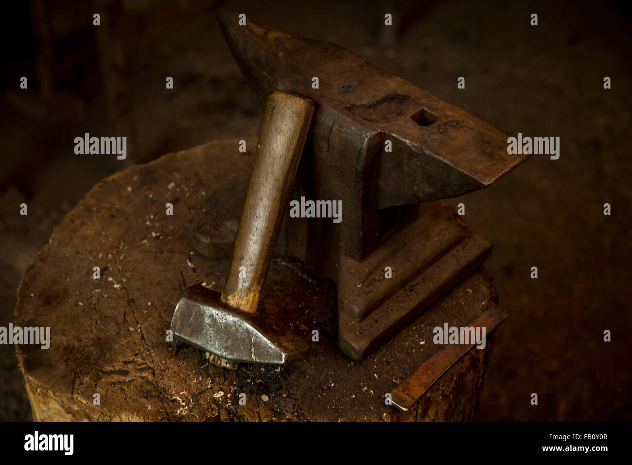 Enclume et marteau Banque de photographies et d’images à haute ...