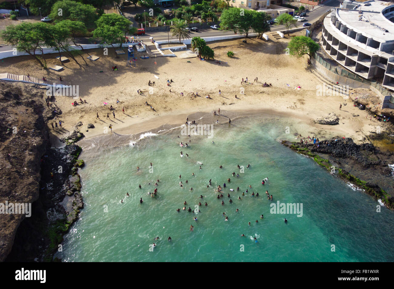 Vue aérienne de la plage de Prainha à Praia - Santiago - capitale du ...