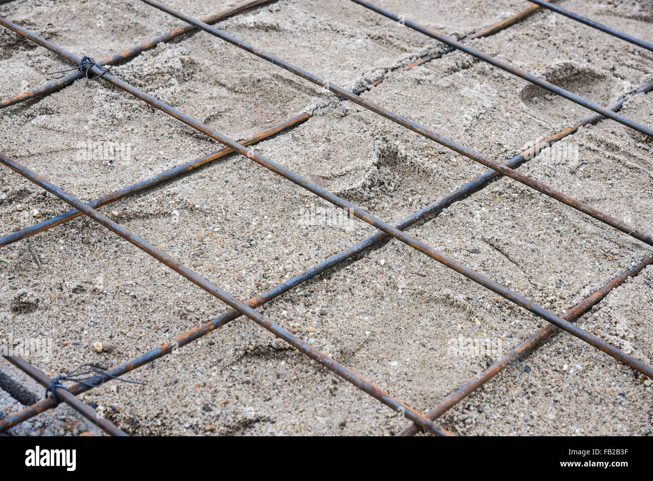 Semelles de béton pour les fondations d'une maison en construction ...