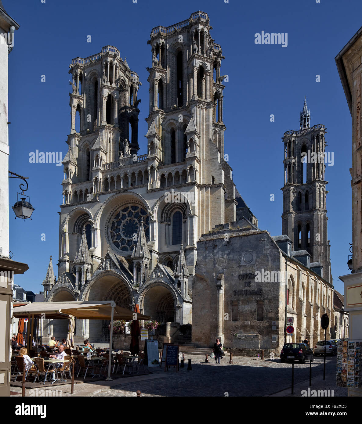 Laon cathedral facade Banque de photographies et d’images à haute ...
